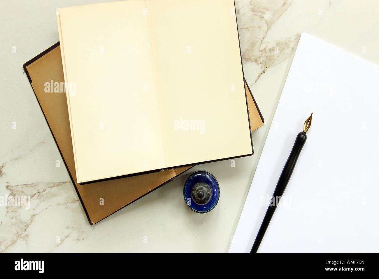 Vintage writing desk books hi-res stock photography and images - Alamy
