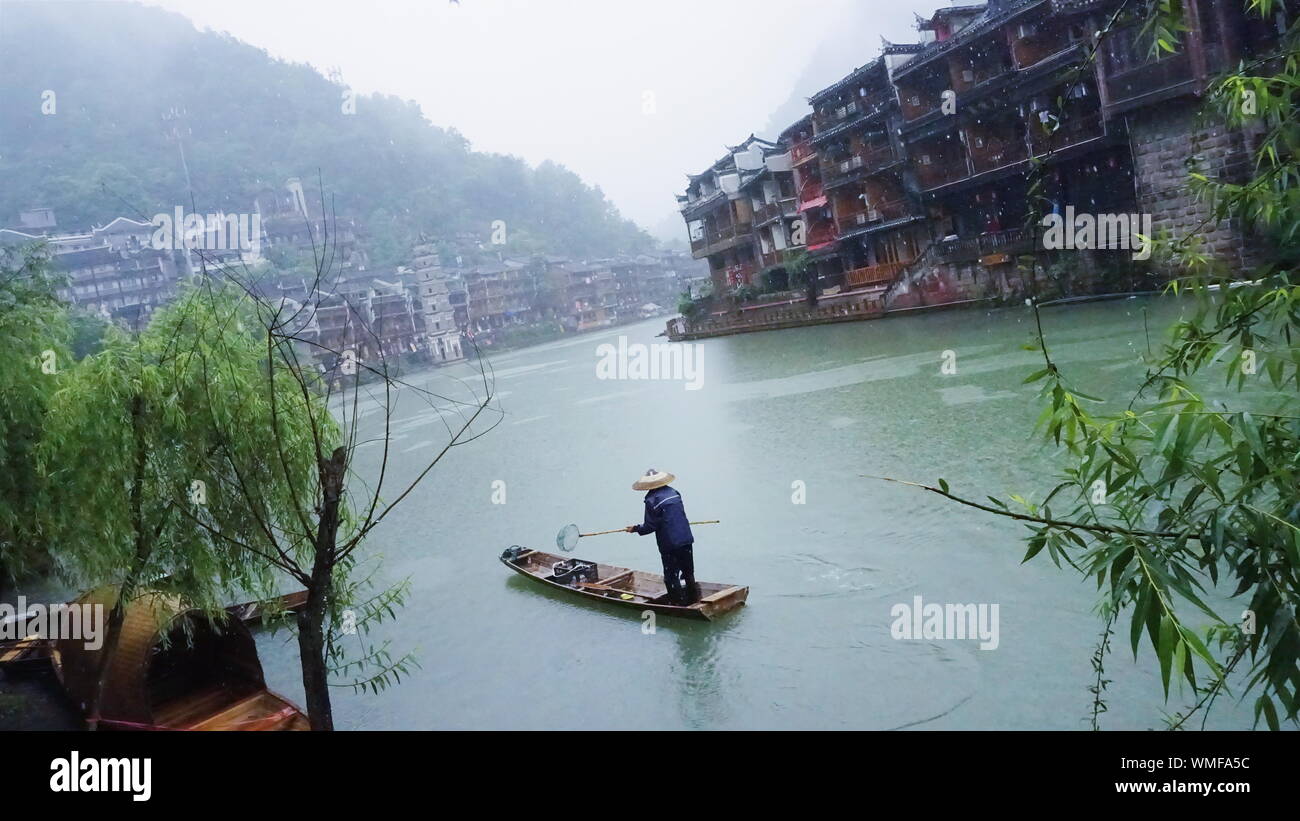 Asian rowing boat hi-res stock photography and images - Alamy