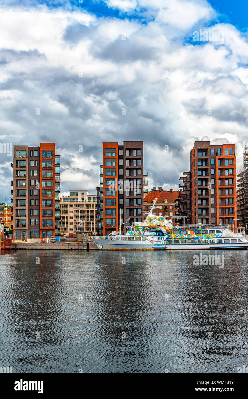 Parapet waterfront hi-res stock photography and images - Alamy