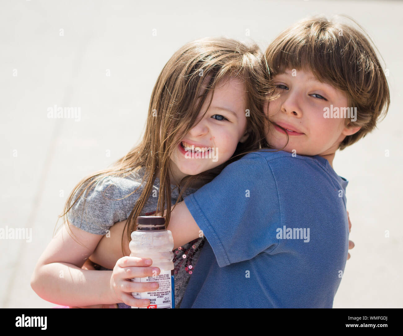 Children and hugging hi-res stock photography and images - Alamy
