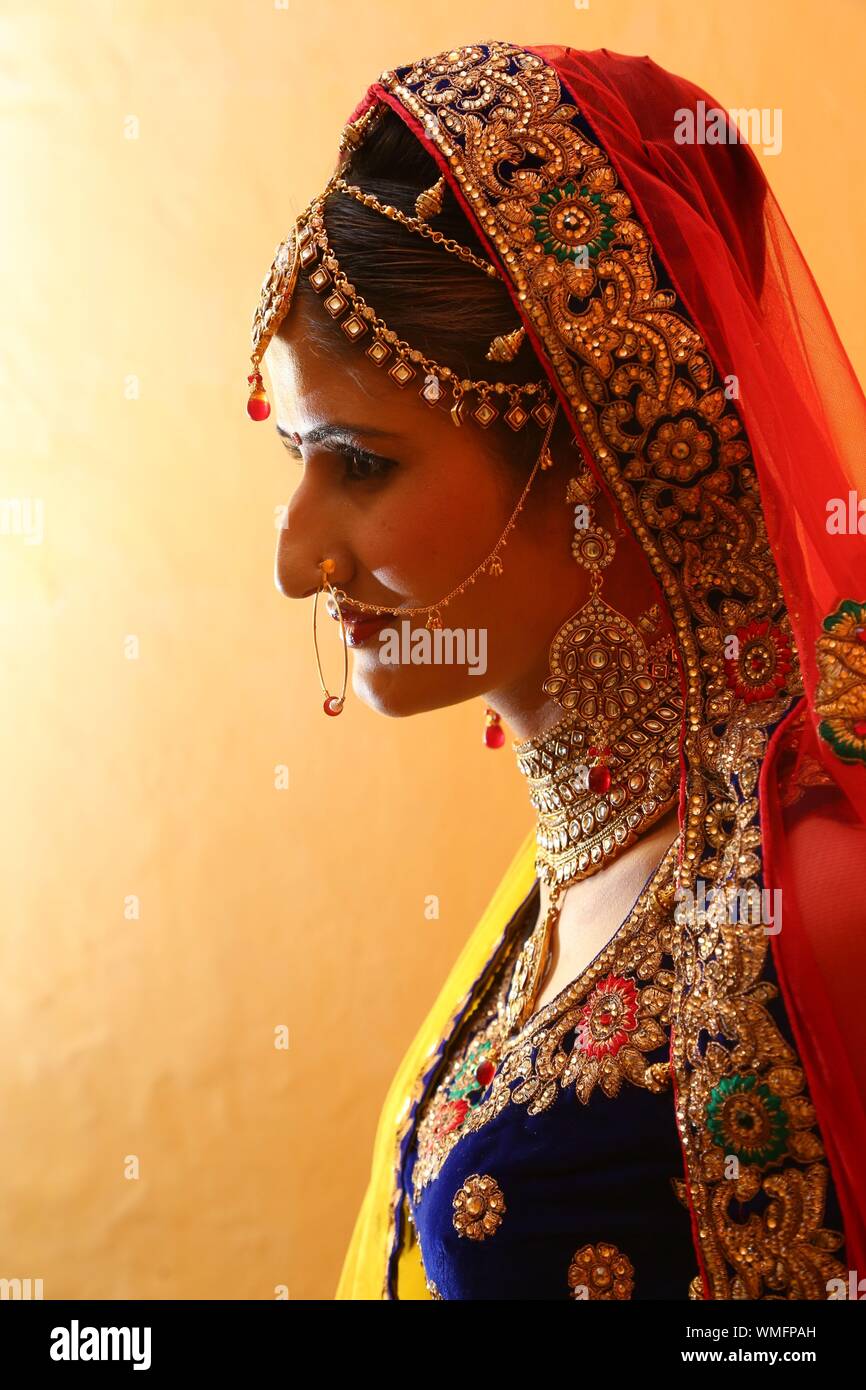 Side profile indian bride hi-res stock photography and images - Alamy
