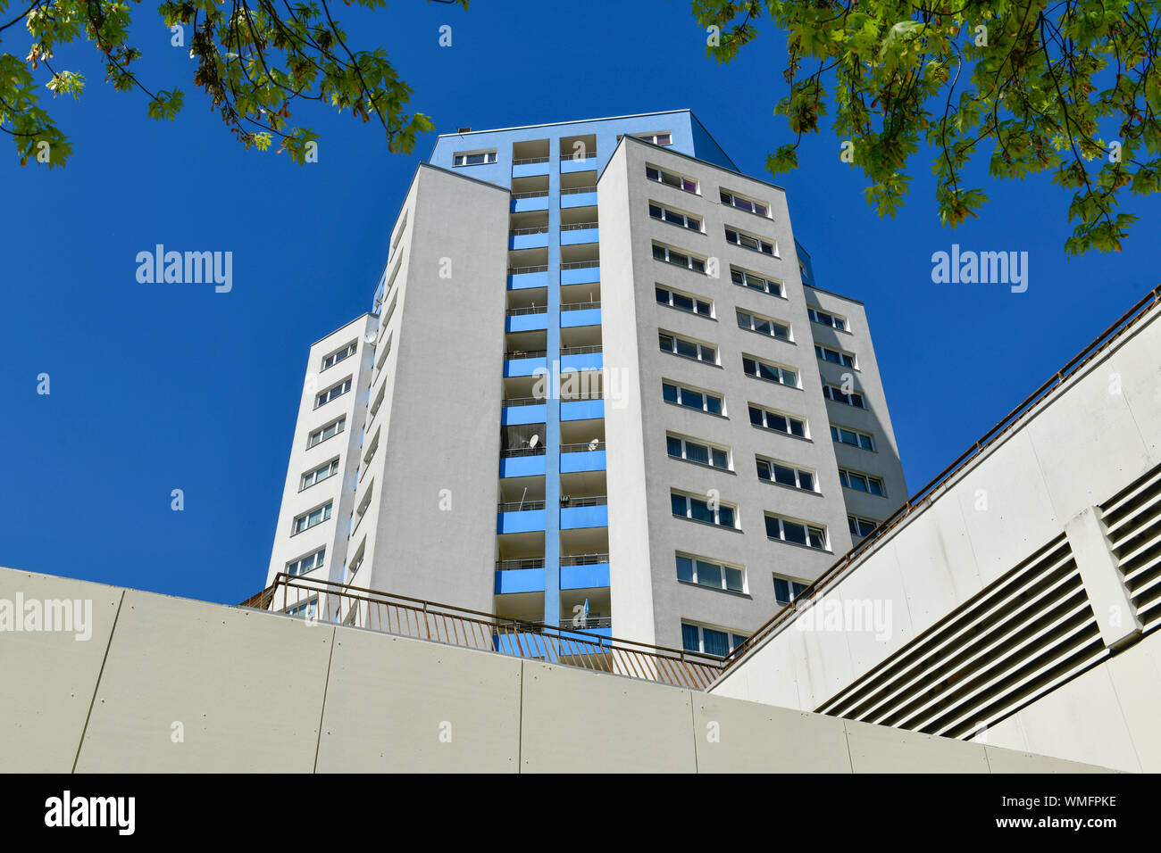Tower blocks from below hi-res stock photography and images - Alamy