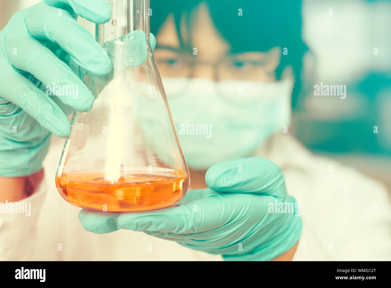 Transparent flask hi-res stock photography and images - Alamy