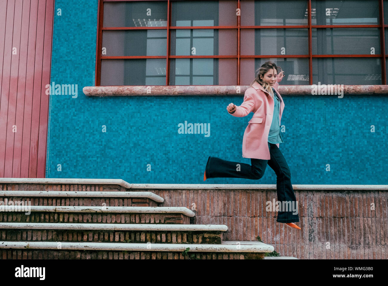 Air steps hi-res stock photography and images - Alamy