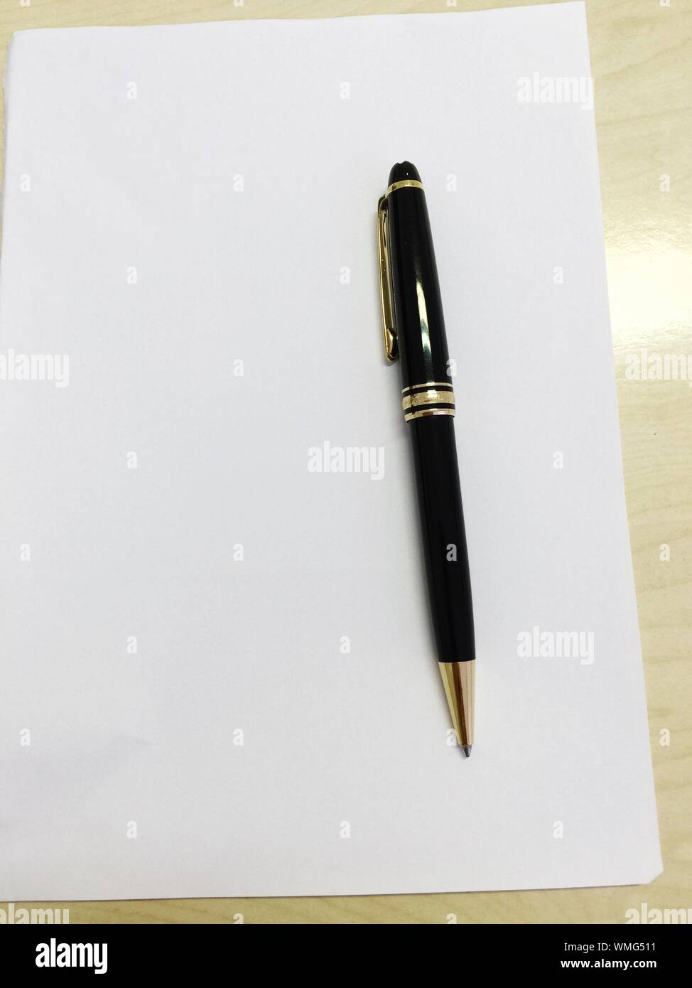 Plain paper and pen hi-res stock photography and images - Alamy