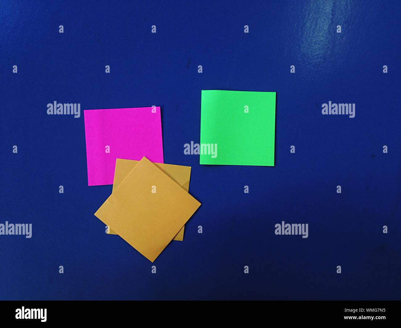 Blue sticky notes hi-res stock photography and images - Alamy