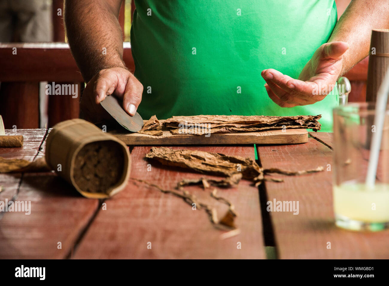 Cigar cuba making hi-res stock photography and images - Alamy
