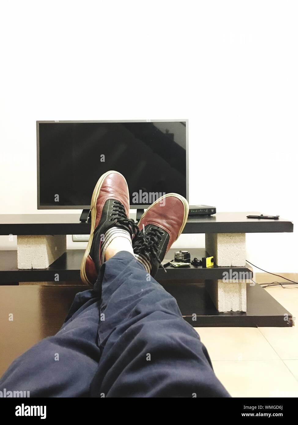 Sitting too close to tv hi-res stock photography and images - Alamy