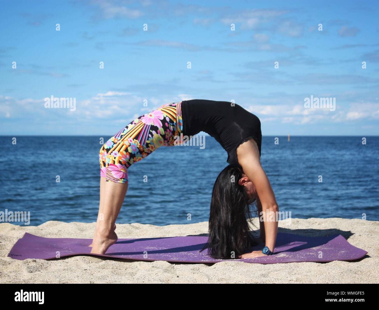 Wheel pose hi-res stock photography and images - Alamy