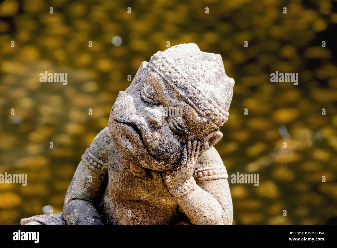 Monkey statue hi-res stock photography and images - Alamy