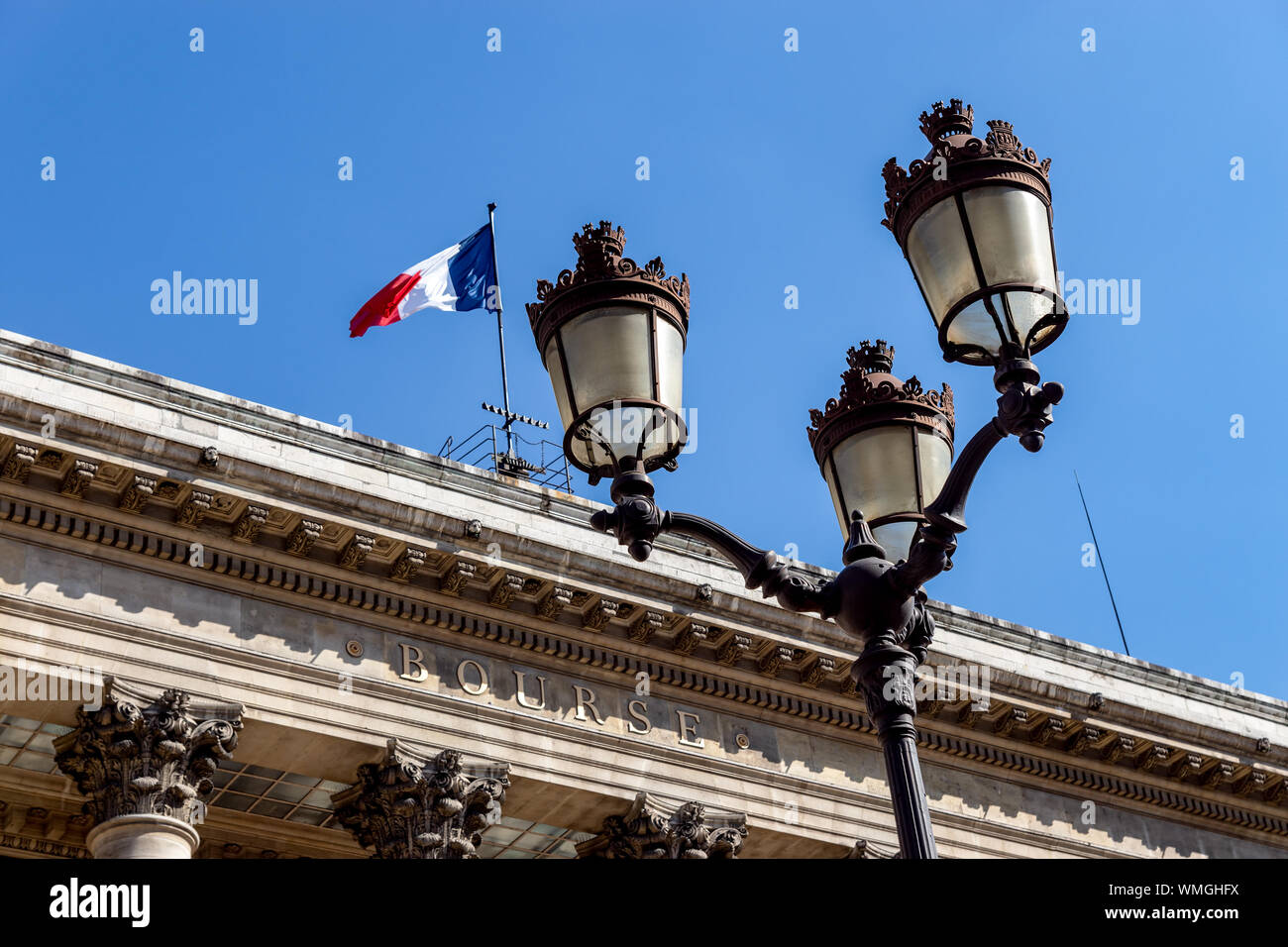 Paris france streetlight hi-res stock photography and images - Alamy