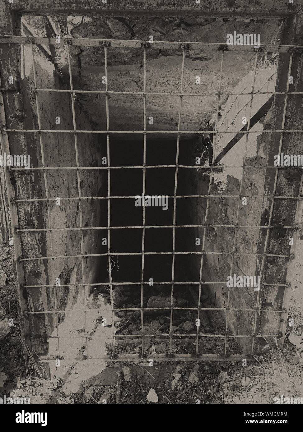 Metal cellar grate hi-res stock photography and images - Alamy