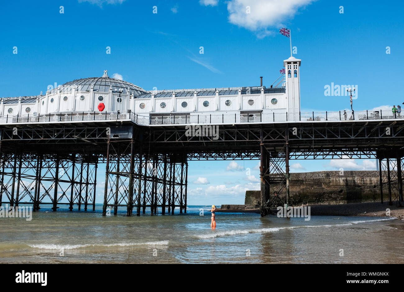 Brighton beach low tide palace hi-res stock photography and images - Alamy