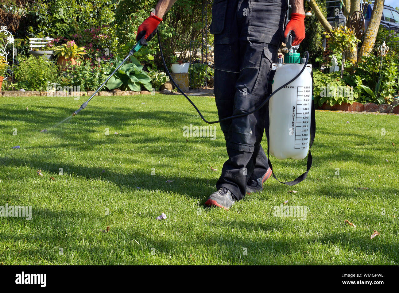 Farmer spraying weeds hi-res stock photography and images - Alamy