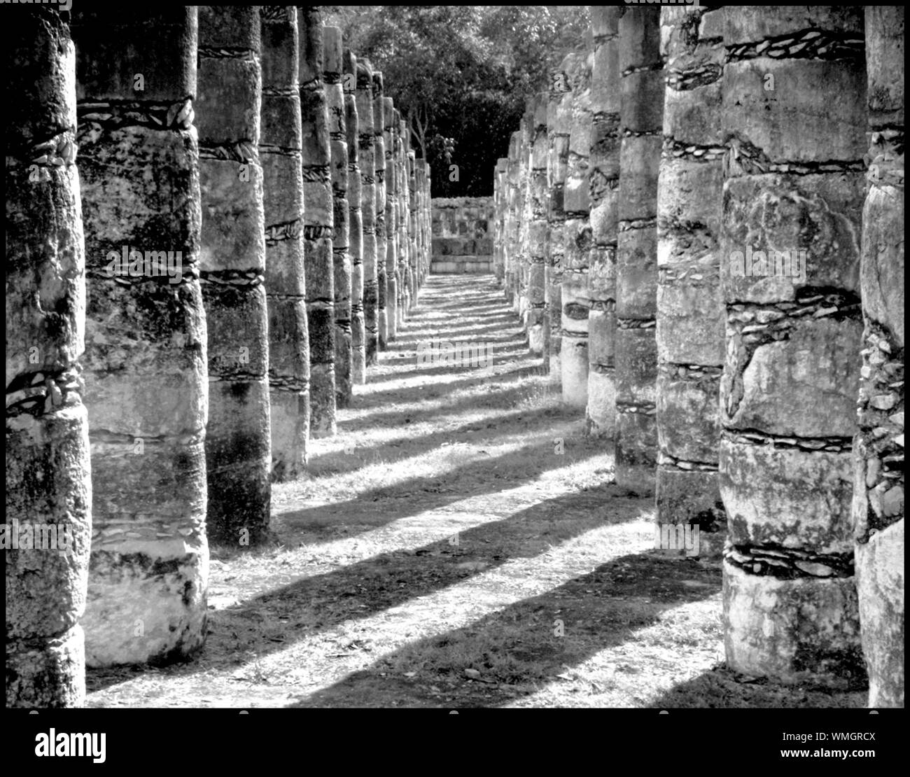 Long pathway hi-res stock photography and images - Alamy