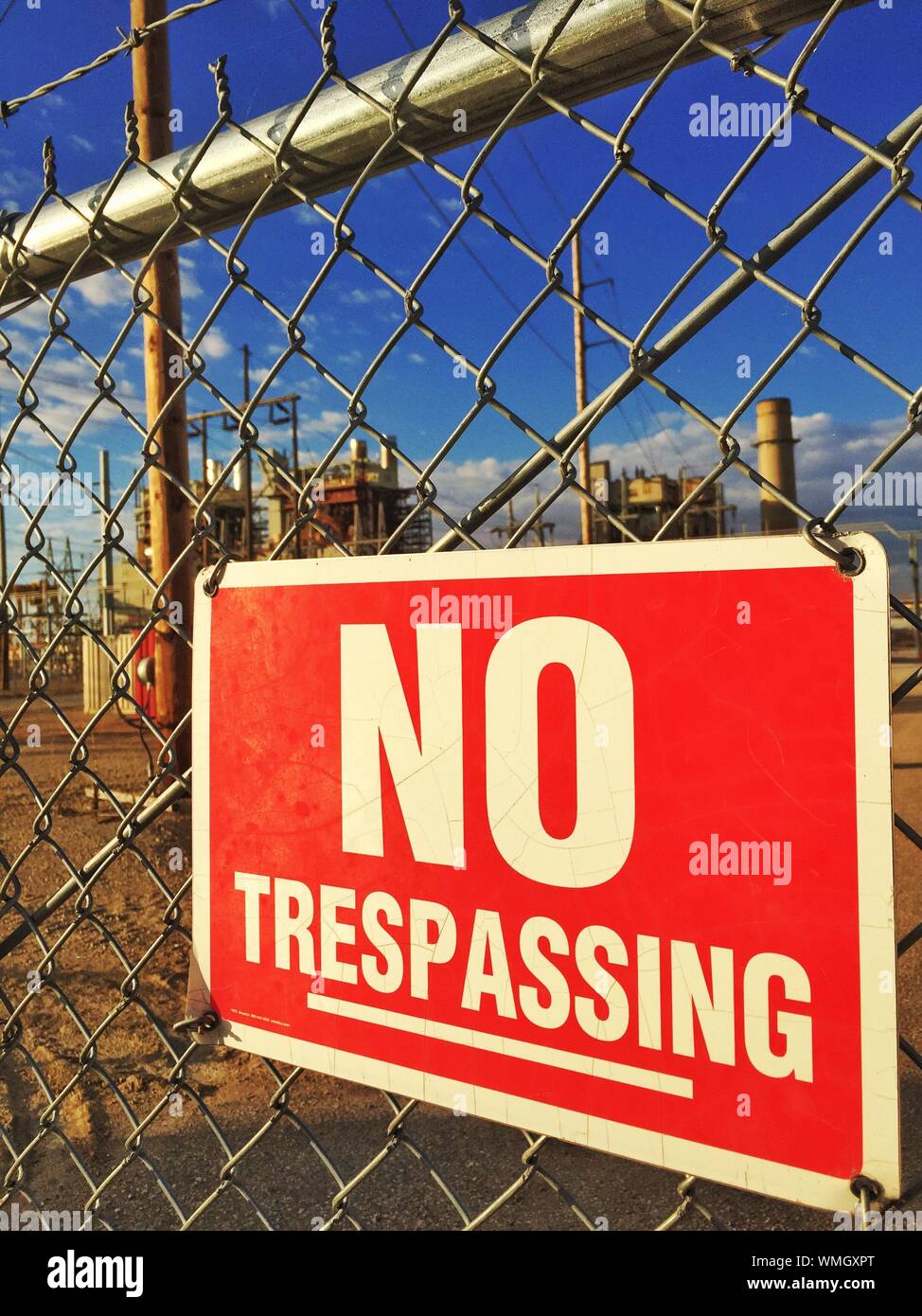 Chainlink Fence Sign High Resolution Stock Photography and Images - Alamy