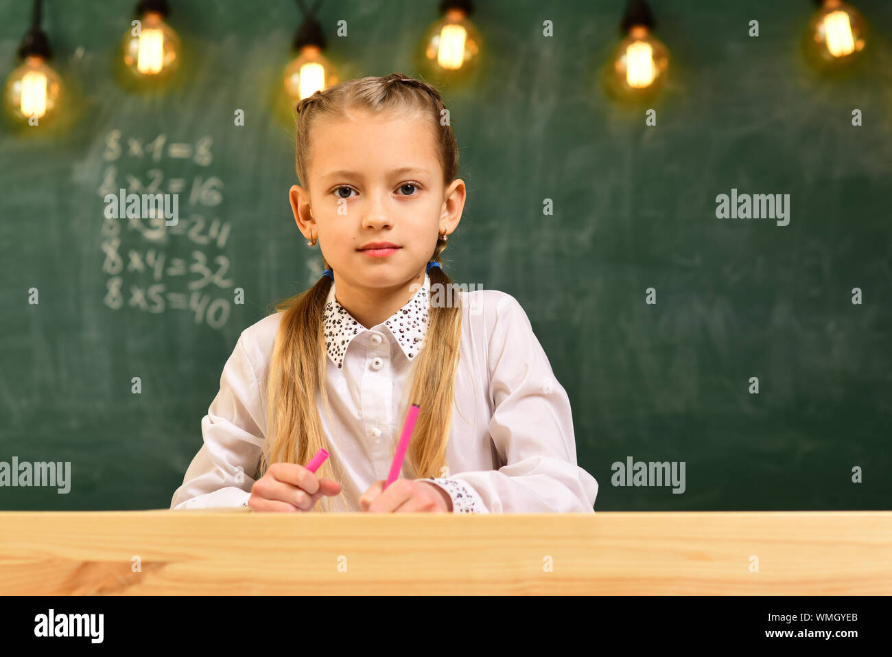 Teaching teach demonstrating hi-res stock photography and images - Alamy