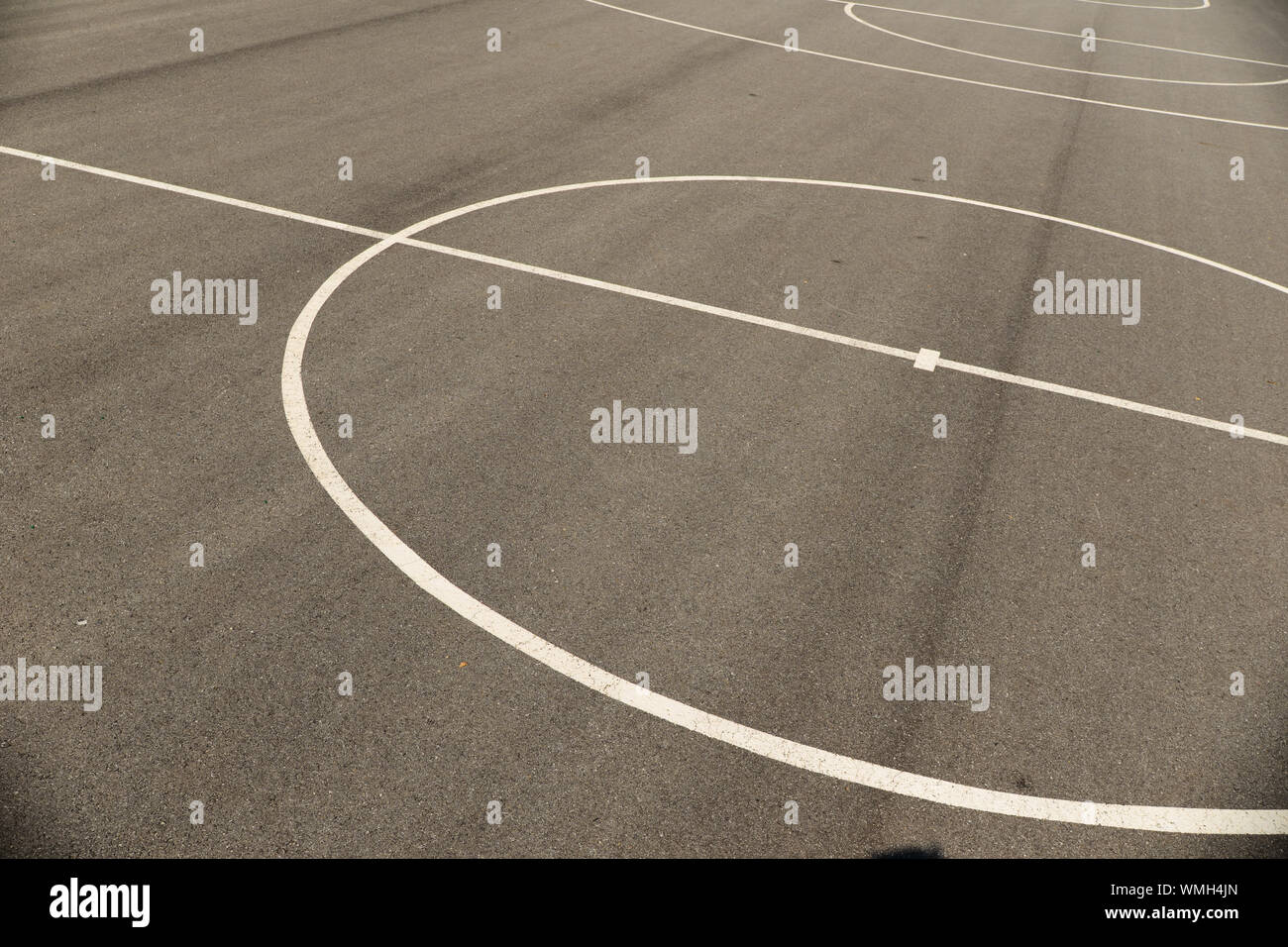 Concrete basketball court hi-res stock photography and images - Alamy