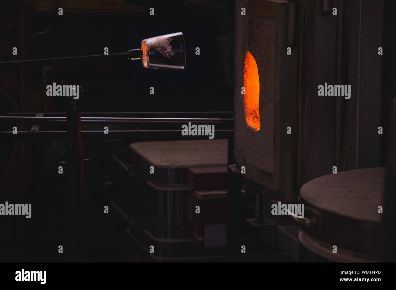 Glass melting factory hi-res stock photography and images - Alamy