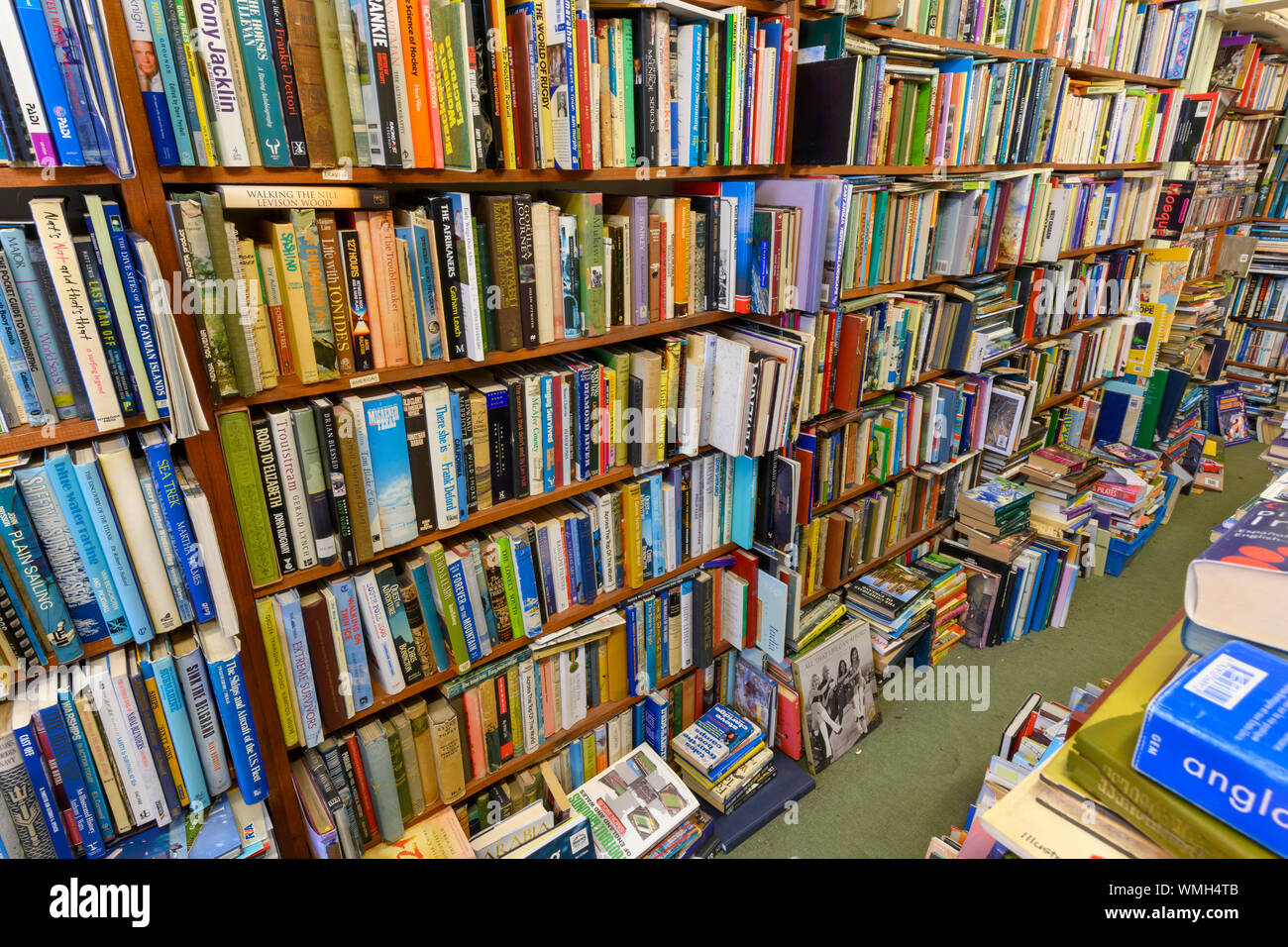Bookshop interior hi-res stock photography and images - Alamy