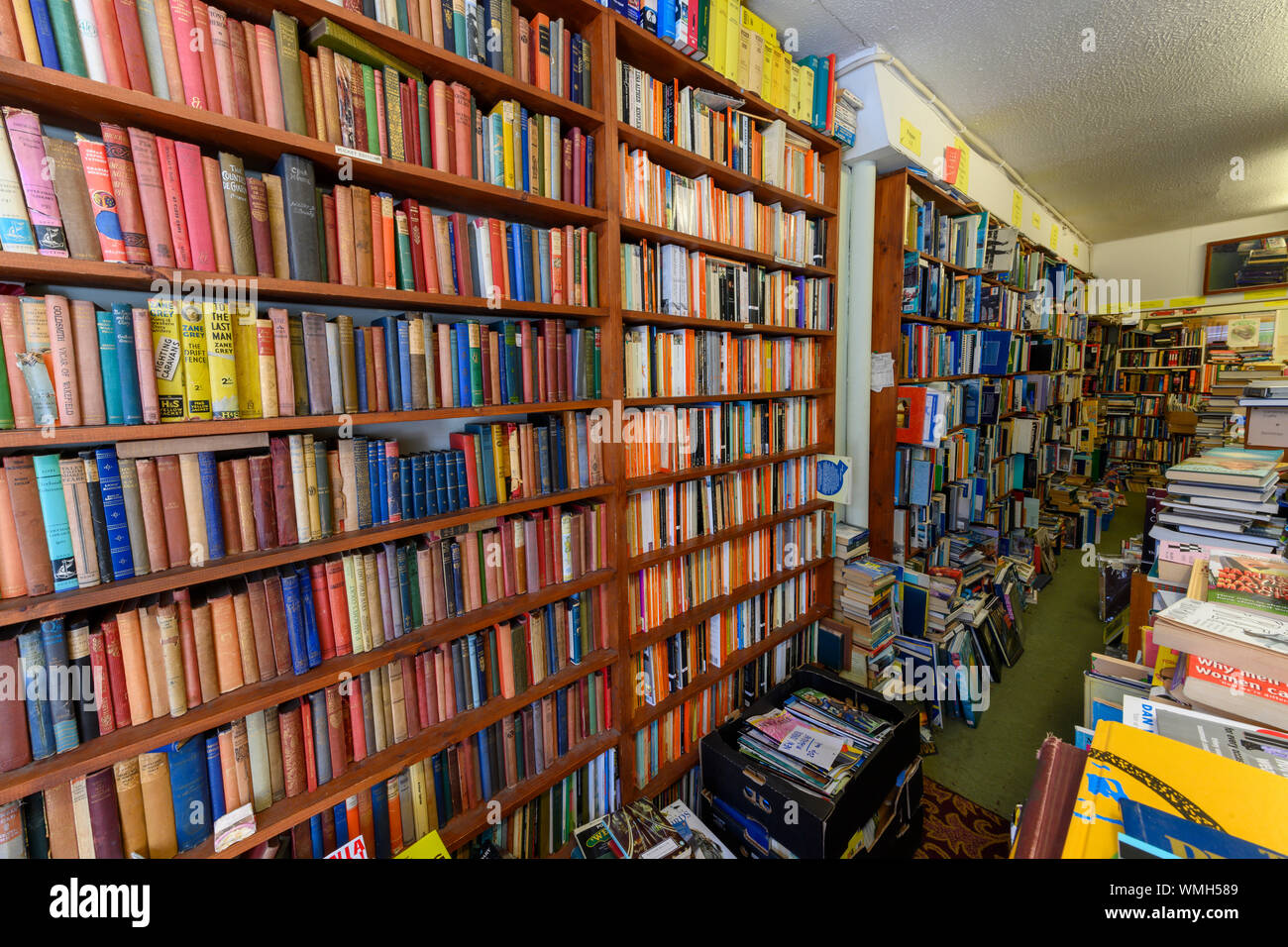 Book shop interior hi-res stock photography and images - Alamy