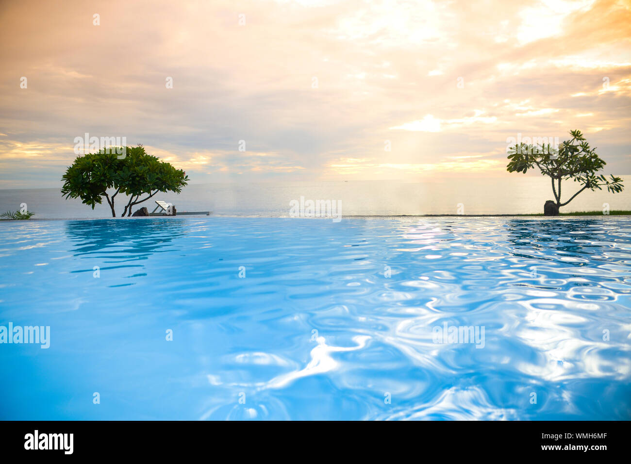 Infinity sky hi-res stock photography and images - Alamy