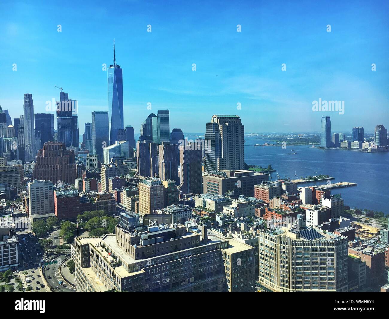 New york skyline day blue sky hi-res stock photography and images - Alamy