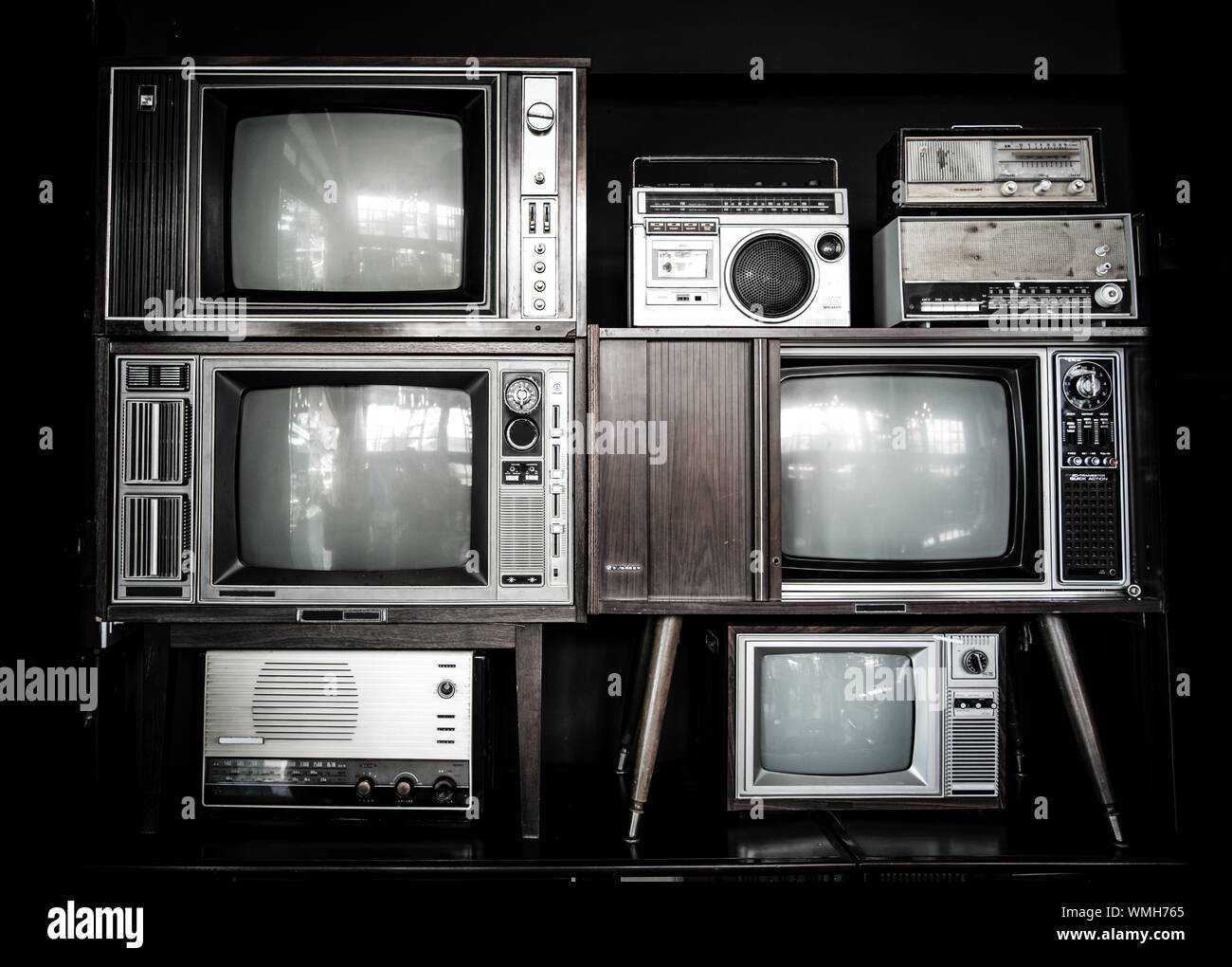 Antique tv table hi-res stock photography and images - Alamy