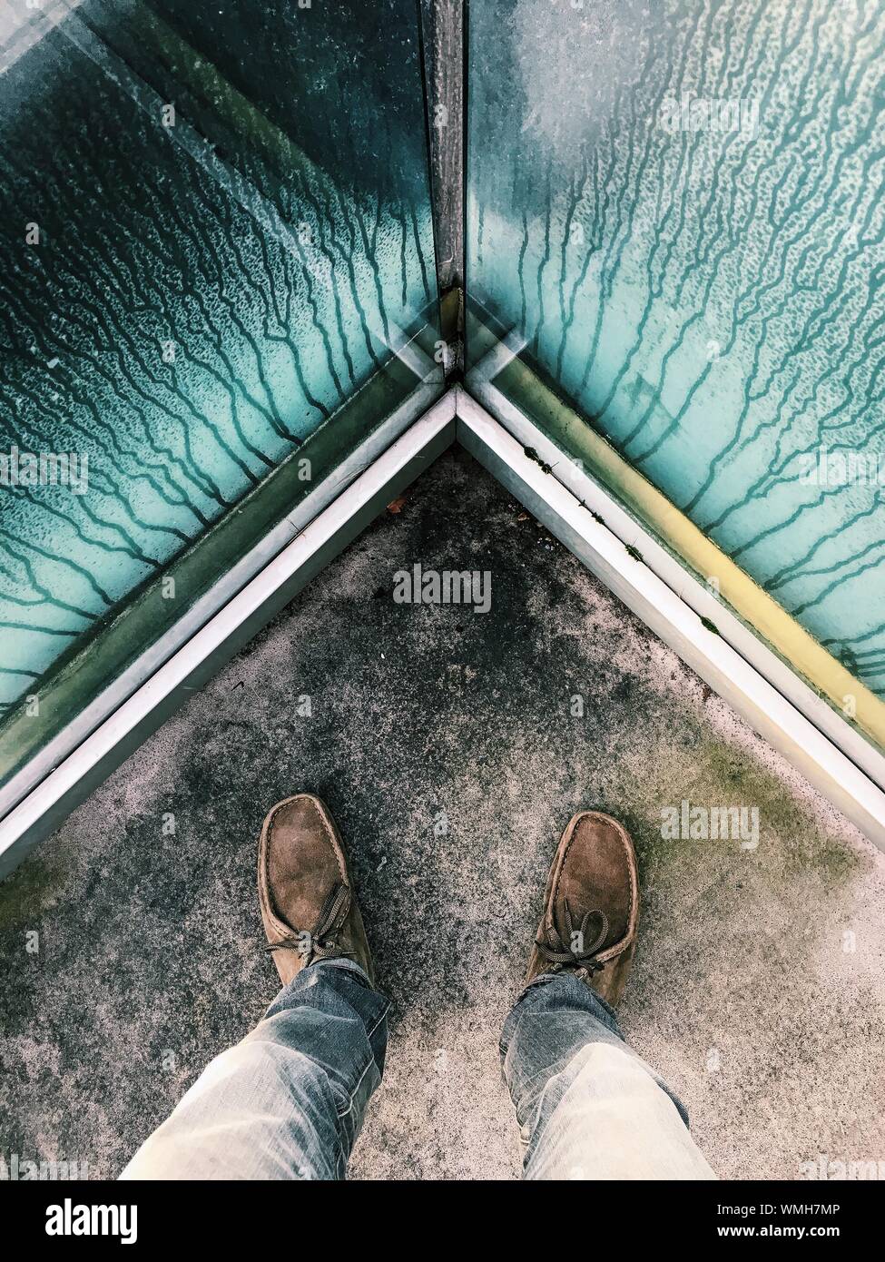 Man in corner hi-res stock photography and images - Alamy