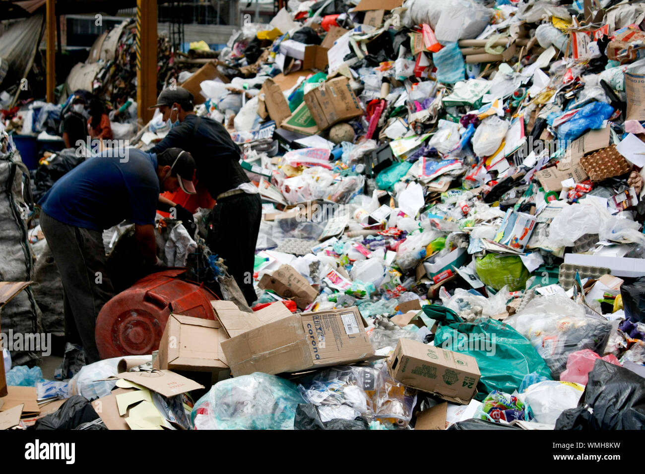 Garbage men hi-res stock photography and images - Alamy