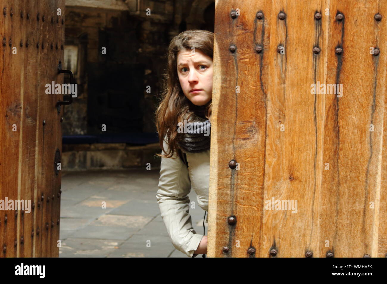 Scared woman hi-res stock photography and images - Alamy