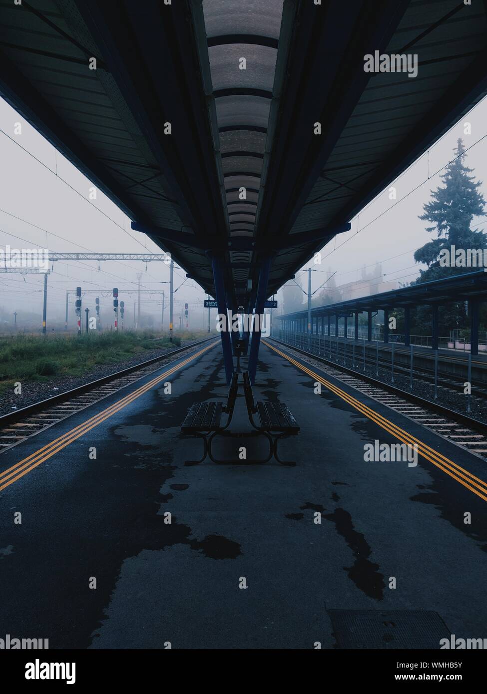 Empty railroad station platform bench hi-res stock photography and ...