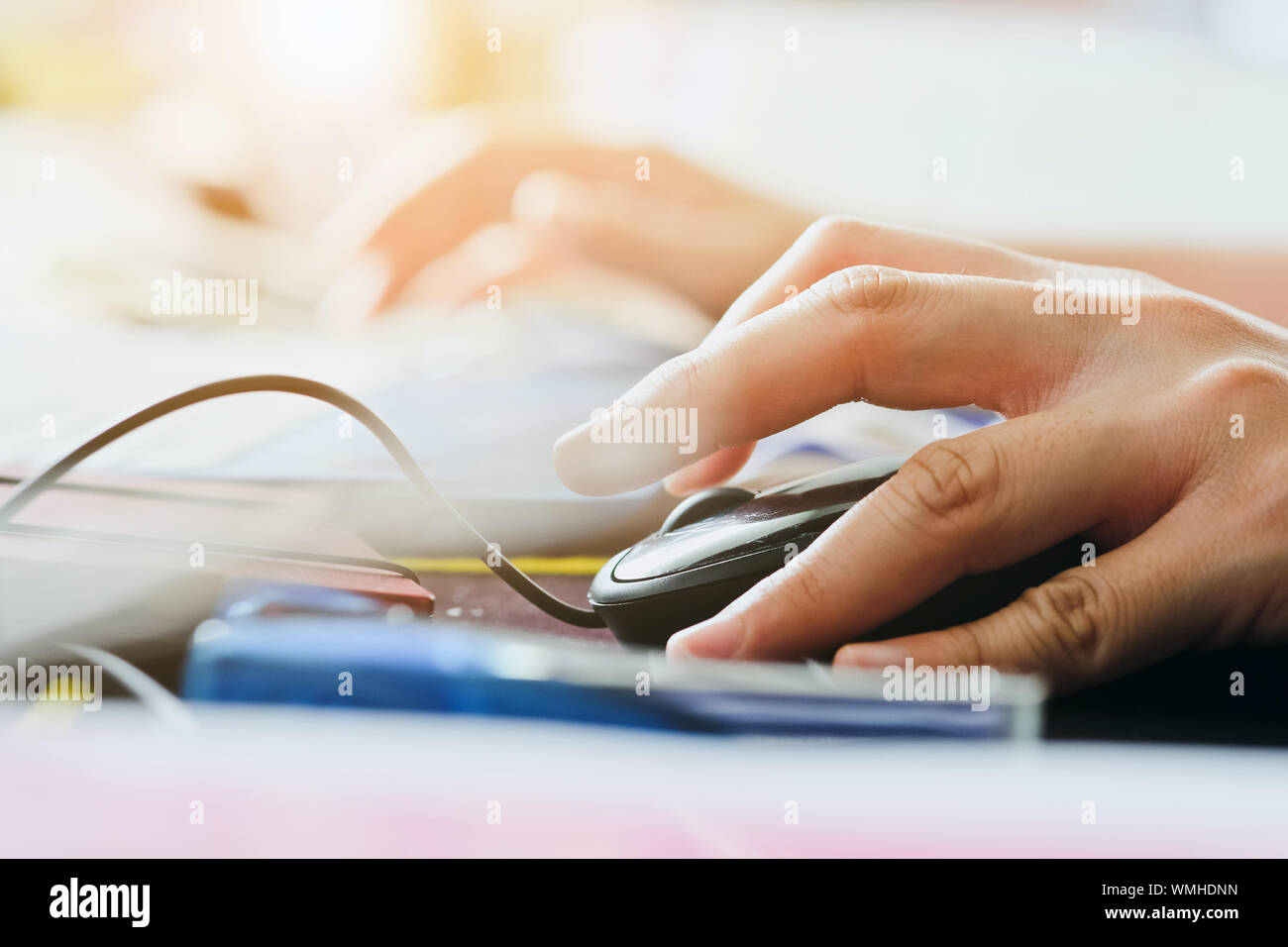Man using computer mouse hi-res stock photography and images - Alamy