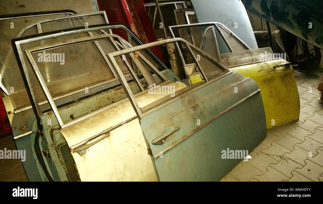 Car doors hi-res stock photography and images - Alamy