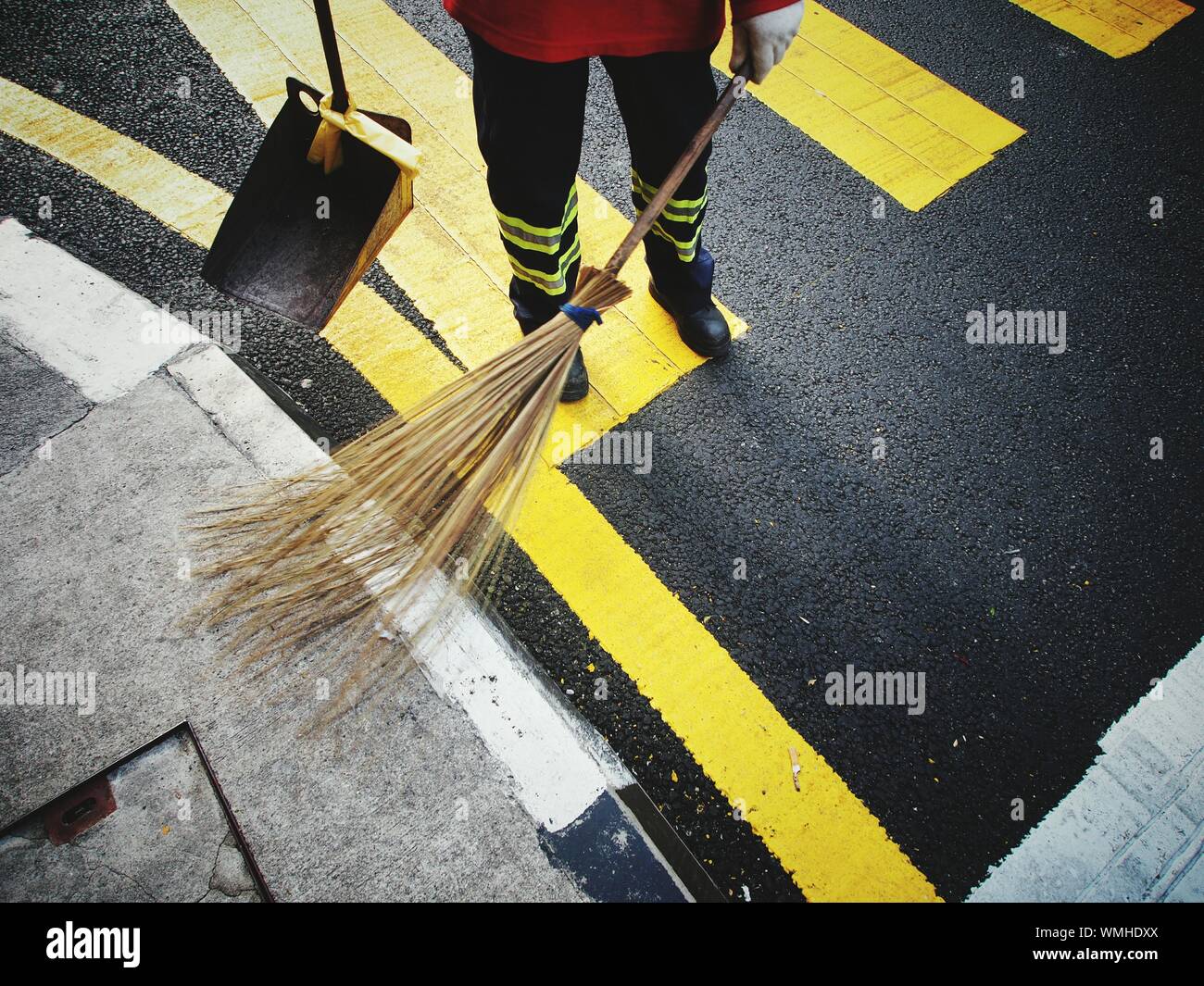 Sanitation worker hi-res stock photography and images - Alamy