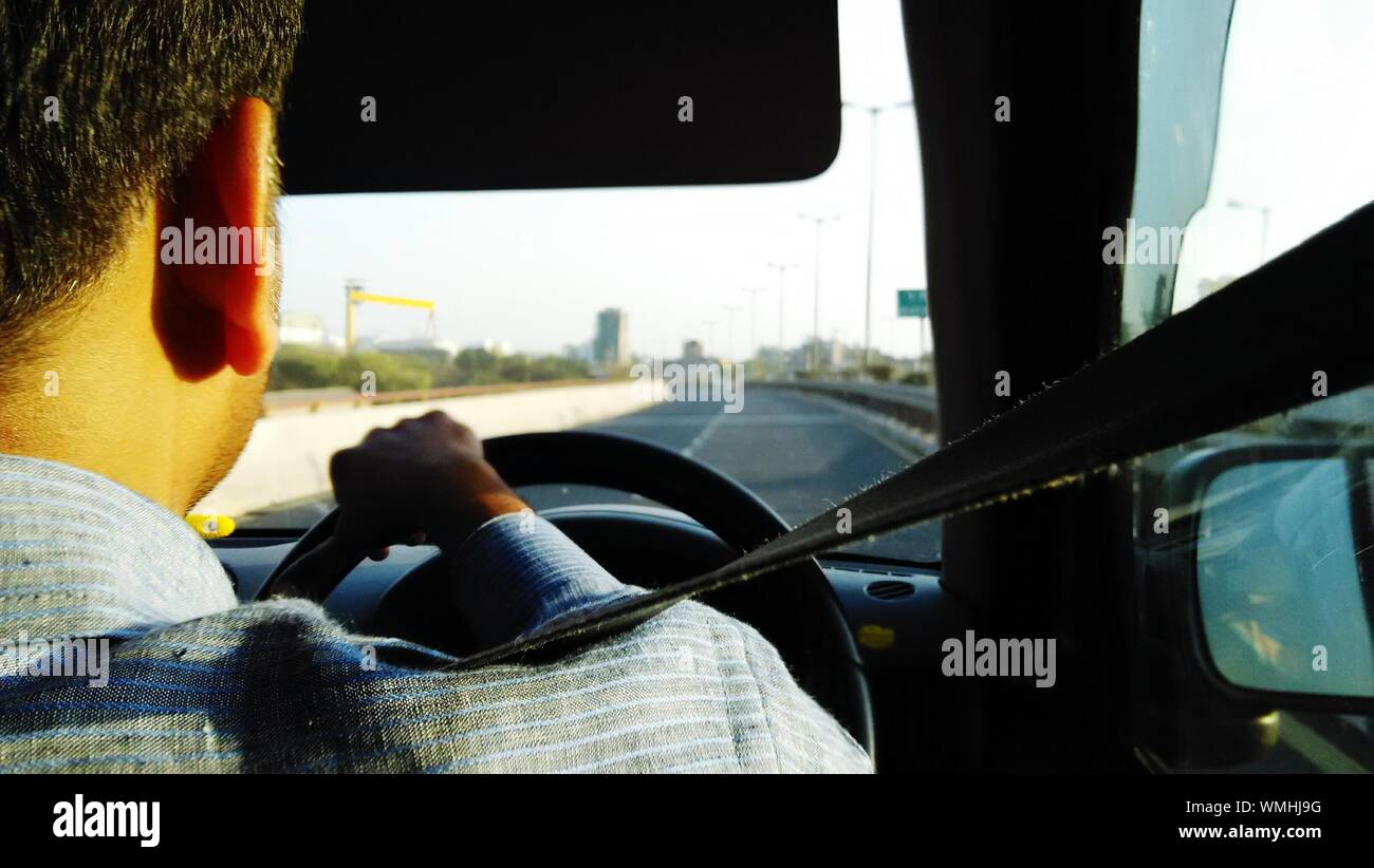 Car driving on highway hi-res stock photography and images - Alamy