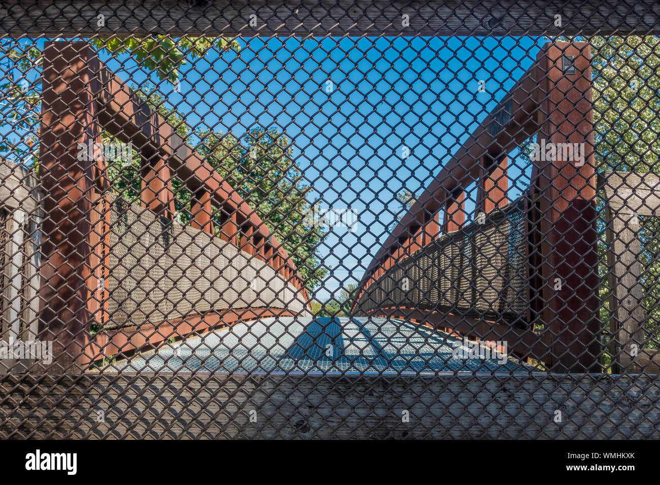 See through boundary fence hi-res stock photography and images - Alamy