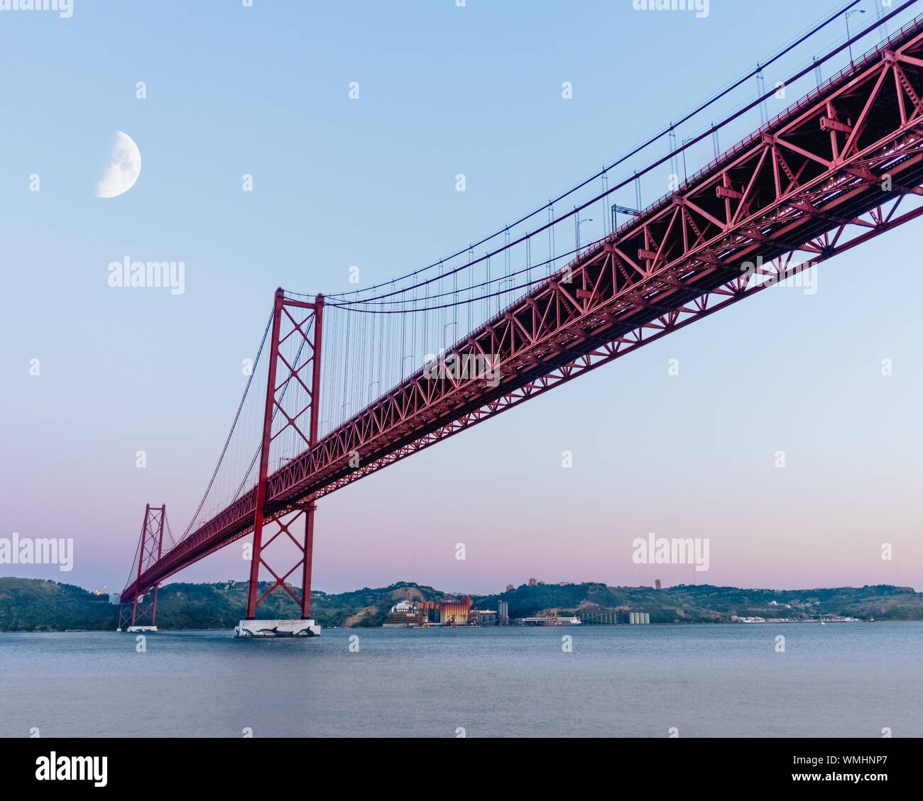 Moon gate bridge hi-res stock photography and images - Alamy