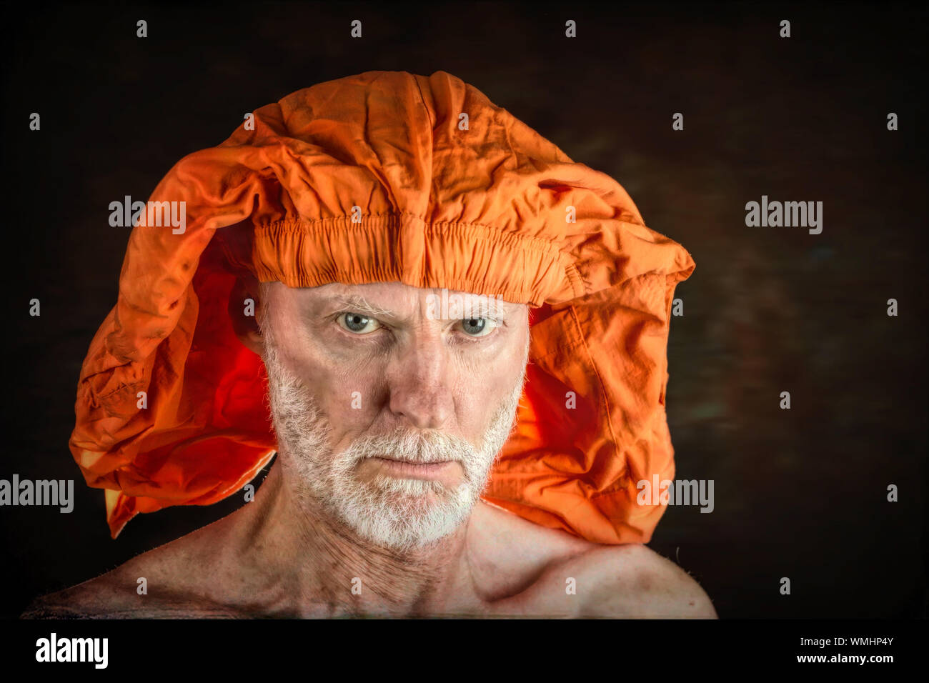 Senior man wearing shorts hi-res stock photography and images - Alamy