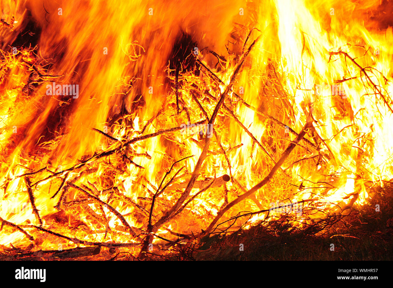 Burning forest hi-res stock photography and images - Alamy