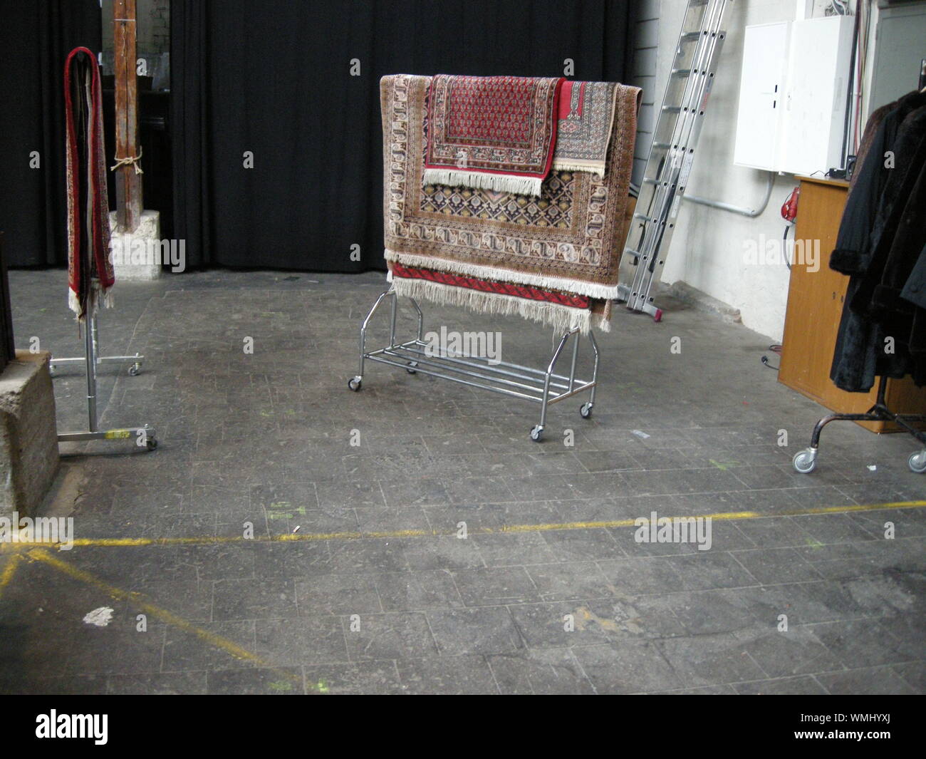 Sale rack hi-res stock photography and images - Alamy