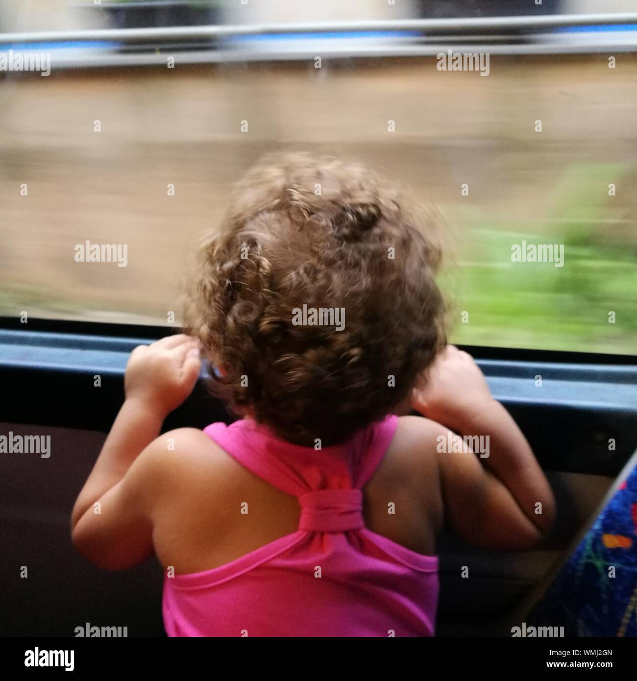 Girl bus window hi-res stock photography and images - Alamy
