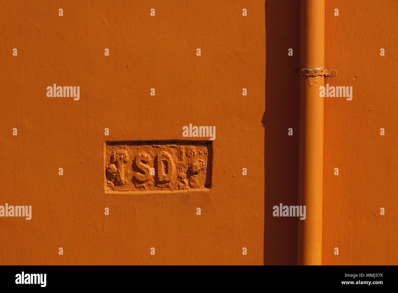 Orange building hi-res stock photography and images - Alamy