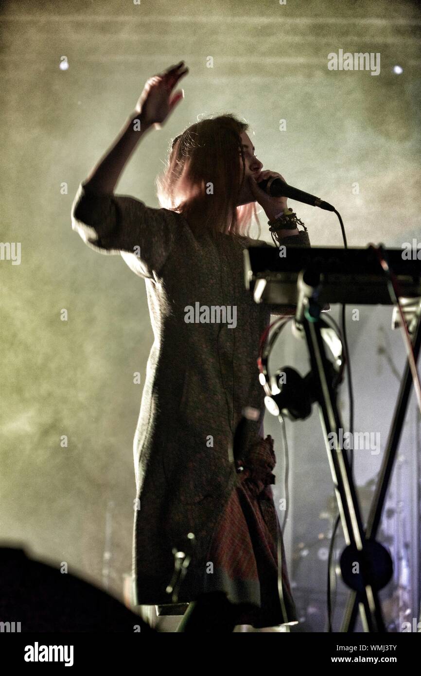 Woman singer performing on stage hi-res stock photography and images ...