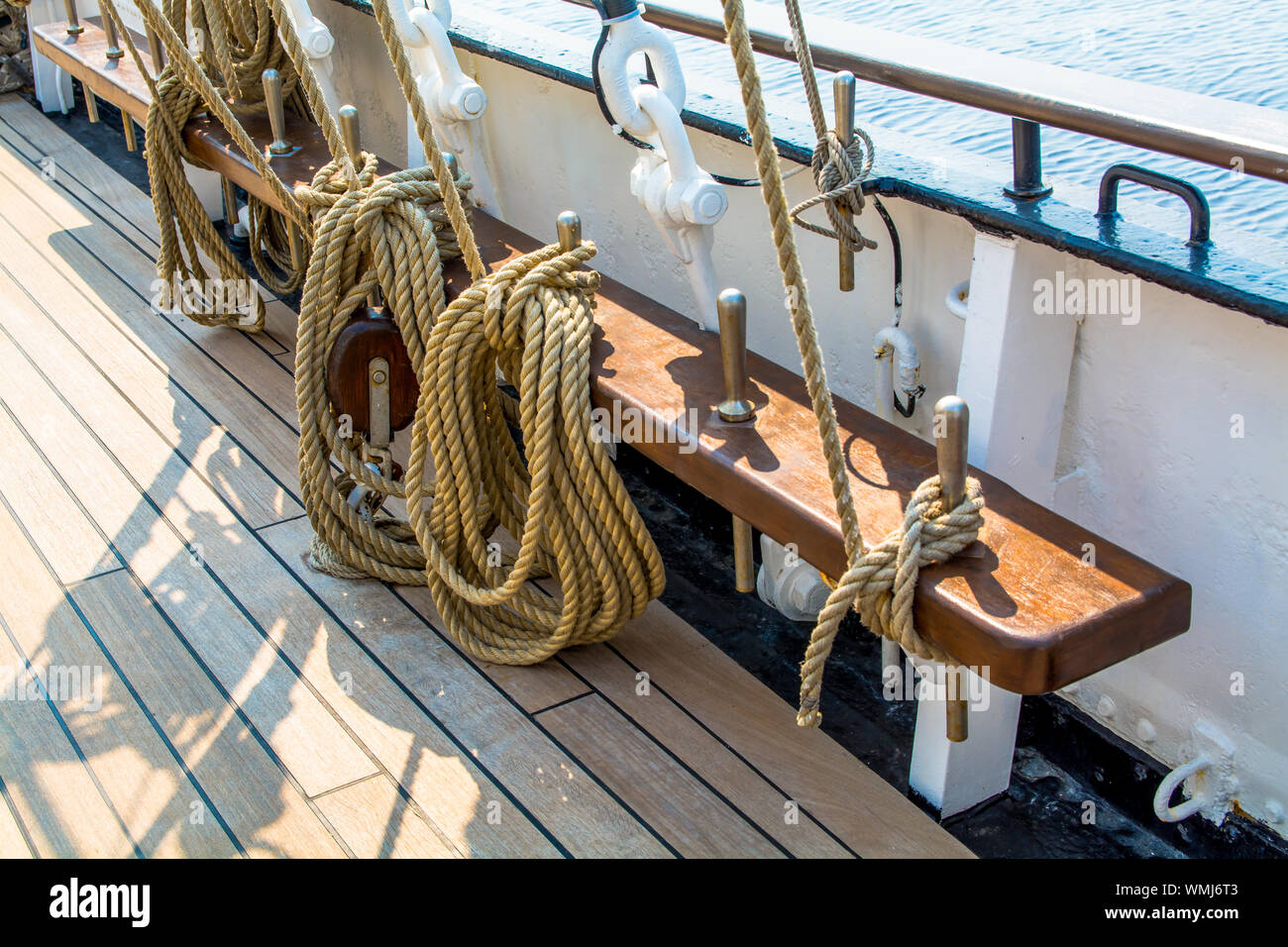 Sailing wooden ship hi-res stock photography and images - Alamy