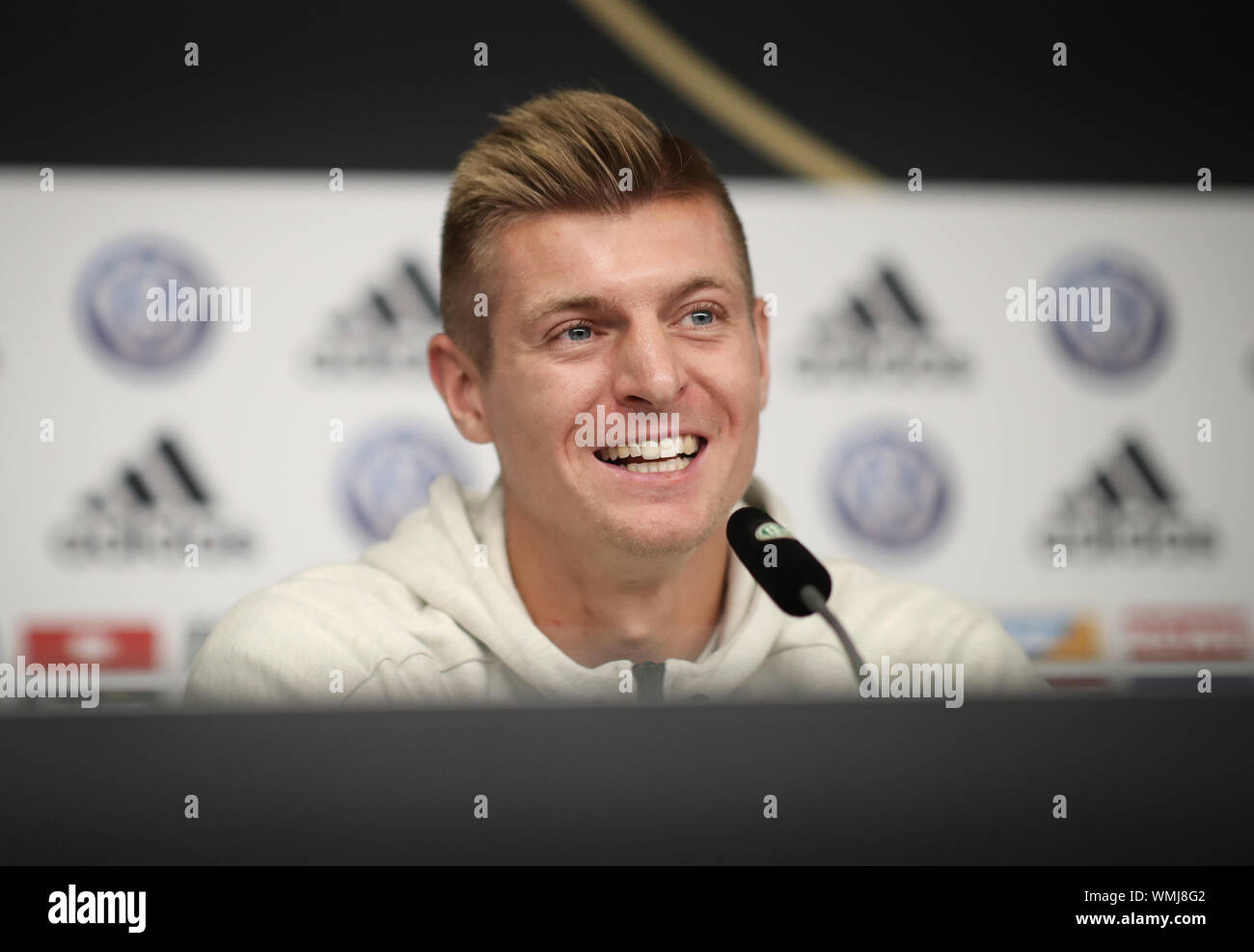 Toni kroos germany laugh hi-res stock photography and images - Alamy