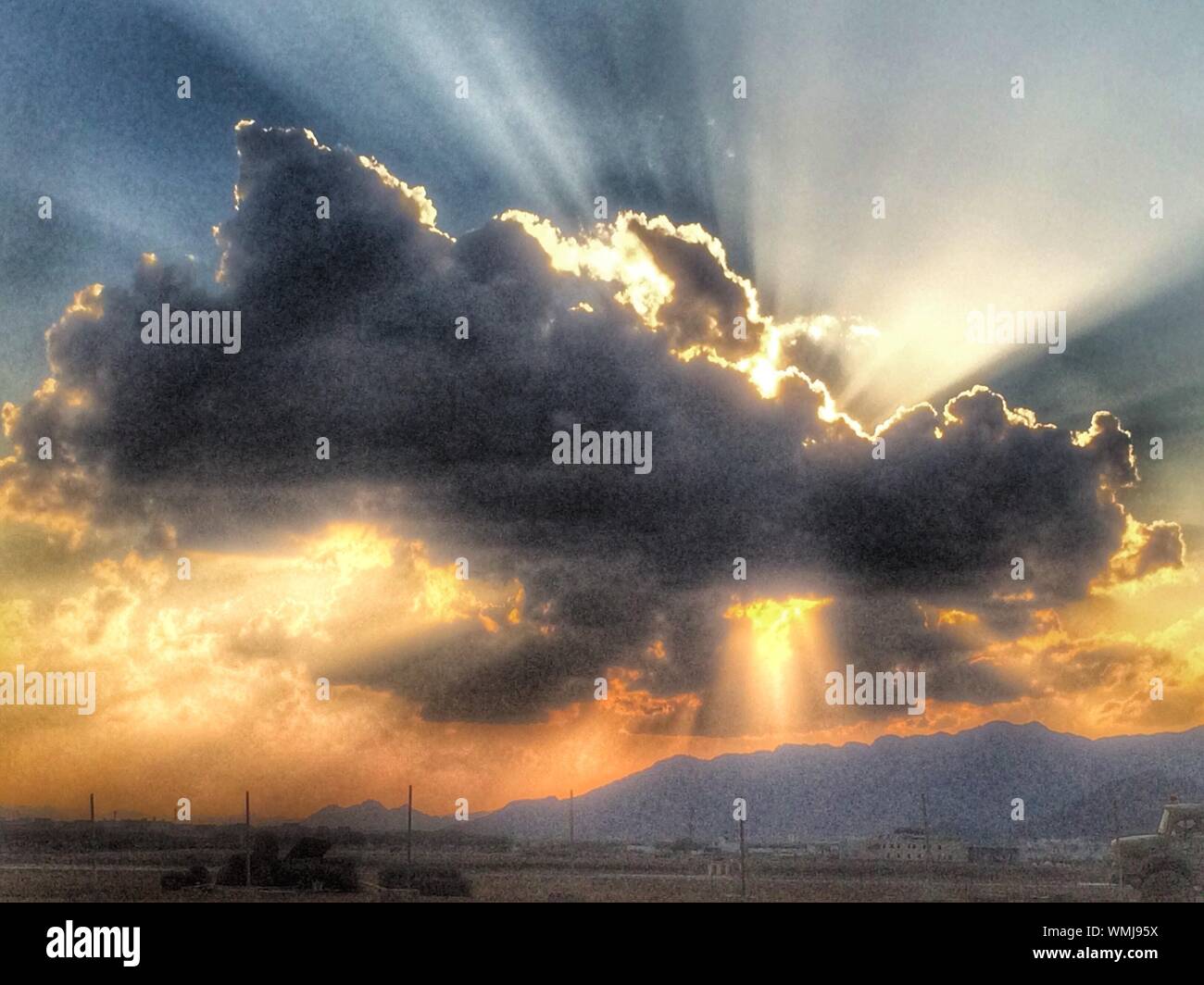 Gods rays hi-res stock photography and images - Alamy