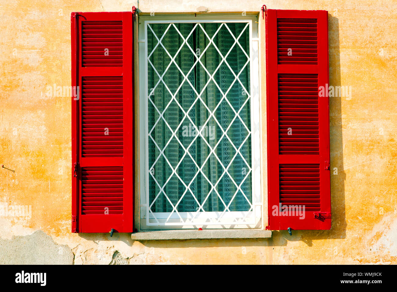 Window with red shutters hi-res stock photography and images - Alamy