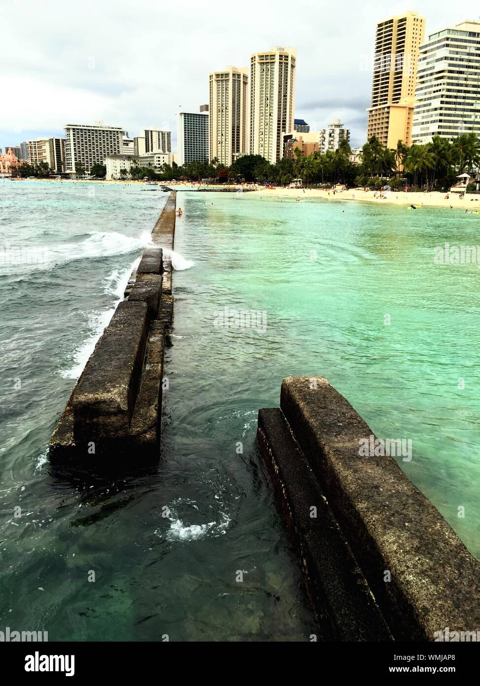Breakwater wall hi-res stock photography and images - Alamy