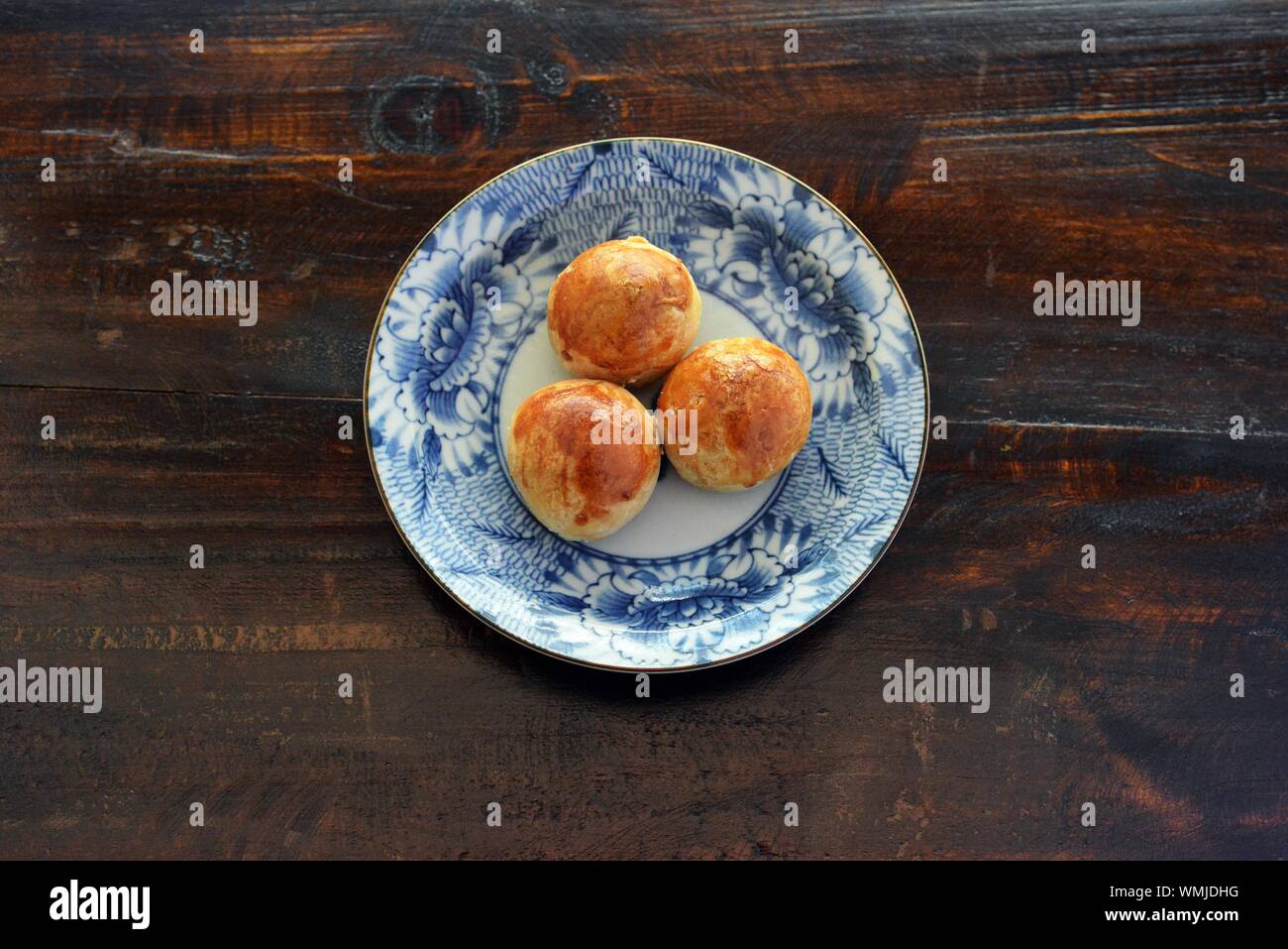 Table foods hi-res stock photography and images - Alamy